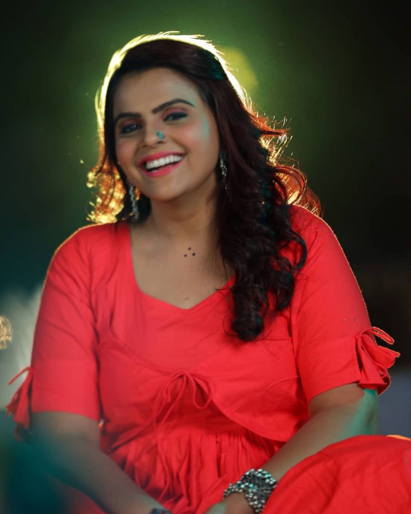 Kajal Maheriya (Gujarati SInger) Biography, Profile, Wiki, Age, HD ...