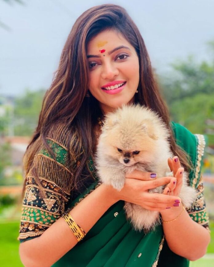 Athulya Ravi Age, Height, Husband, Boyfriend, Family, Relationship ...