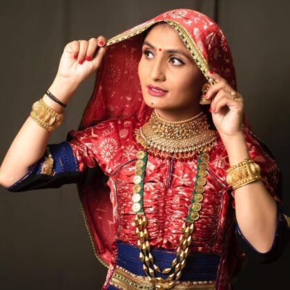 Geeta Rabari Age, date of birth, Husband, Family, education Biography ...