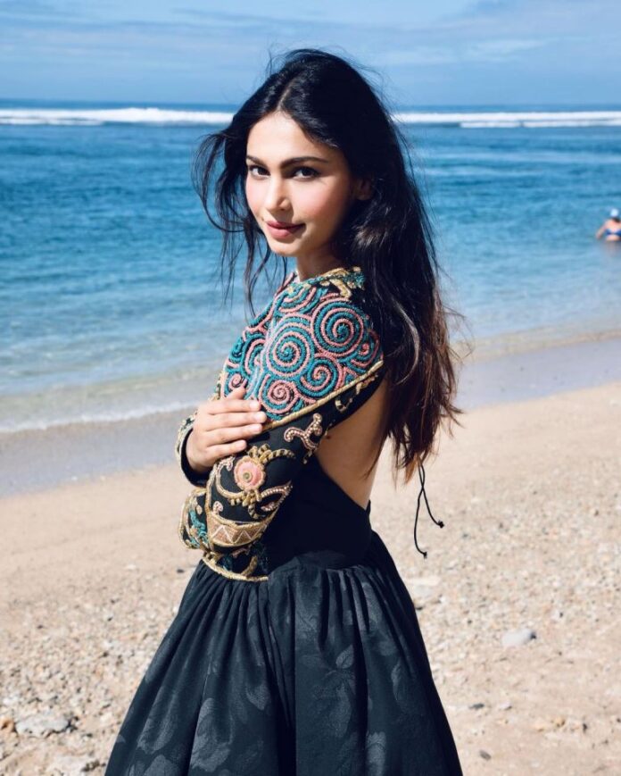 Shamata Anchan Age, Height, Wedding, Detail, Husband, Family, Biography ...