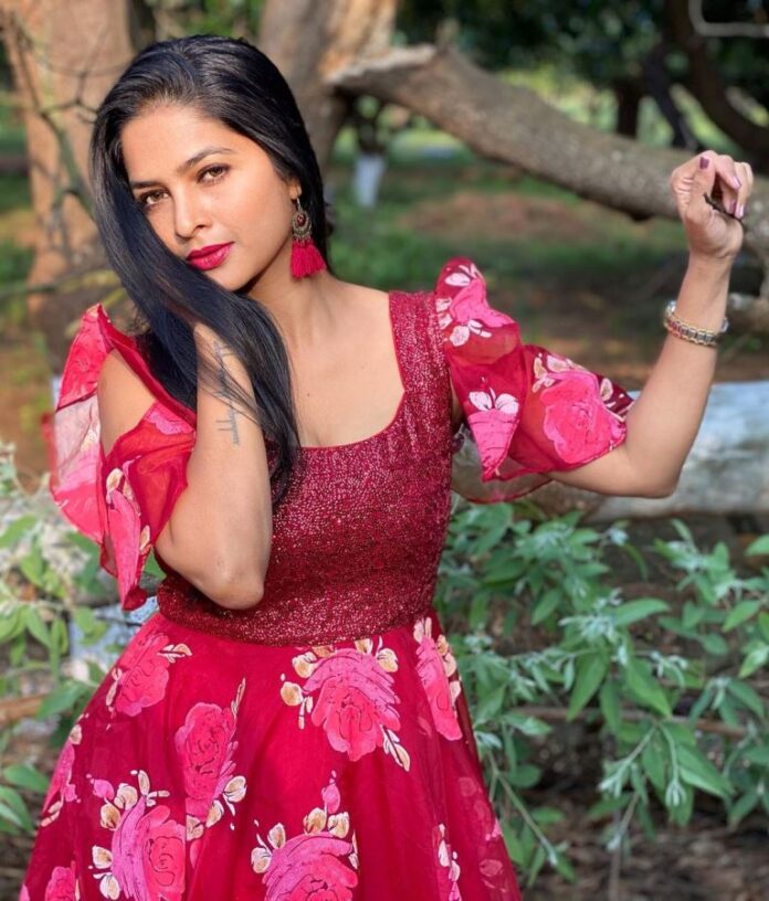 Madhumitha Height, Age, Family, Photos, Affairs, birthday, Husband ...
