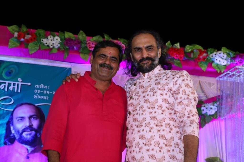 Mayabhai Ahir Age, Daughte, Son, Marriage, Brother, Program Fees, Wife ...