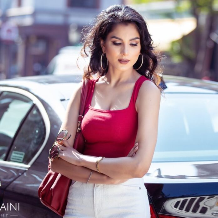 Monica Gill (Actress) Age, Height, Husband Name, Family, Photos, Hd ...