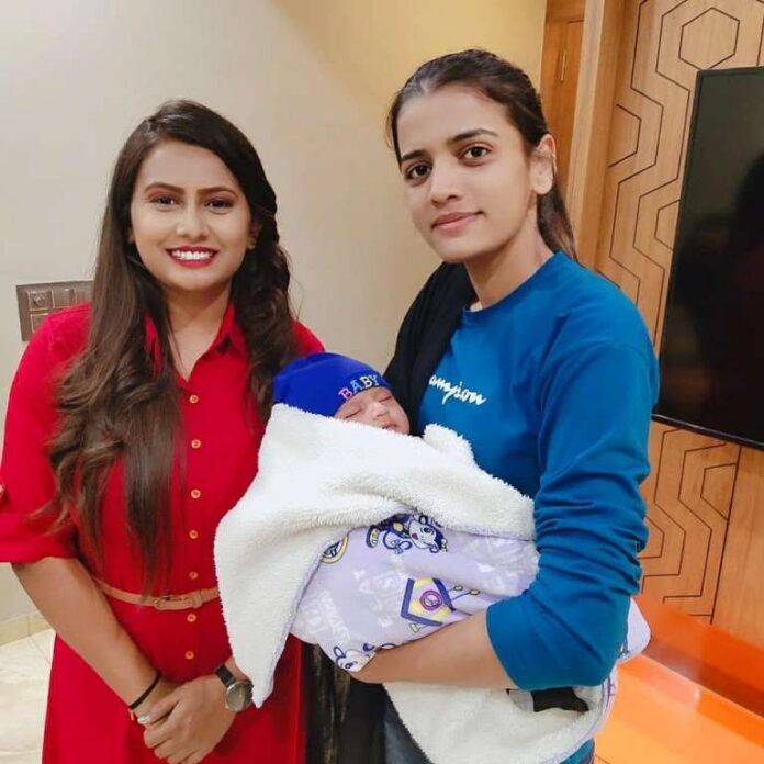 Rajal Barot Father, Sister, Birthday Date, Contect Number, Family ...