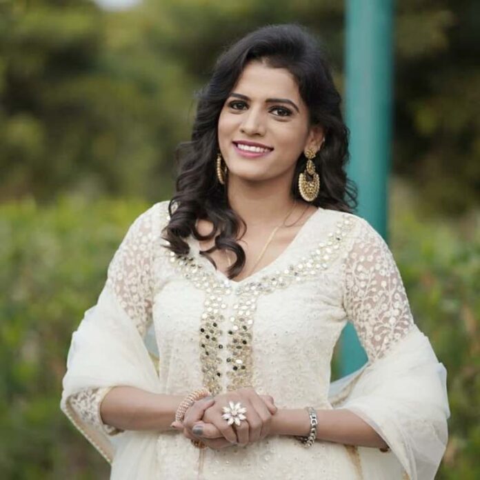 Rajal Barot Father, Sister, Birthday Date, Contect Number, Family ...