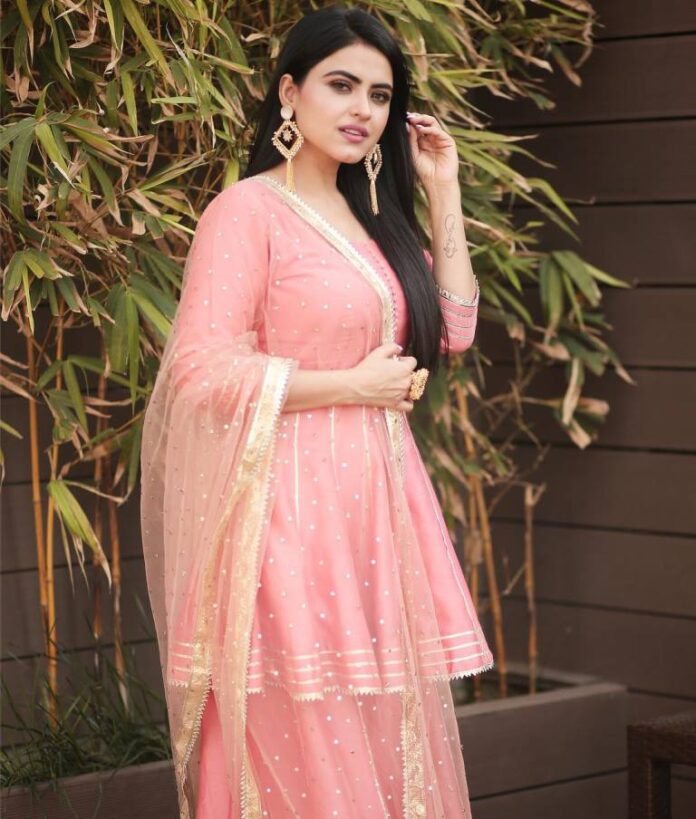 Simi Chahal Height, Weight, images, Age, Father, Birthday, Debut ...