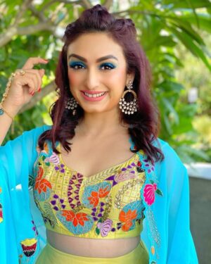 Akriti Kakar (aka Akriti Kakkar) Sister, Height, Date of birth, Age ...