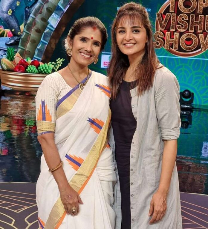 Anuradha Sriram (Singer) Age, Wiki, Height, Family, Photos, Children, husband, birthday ...