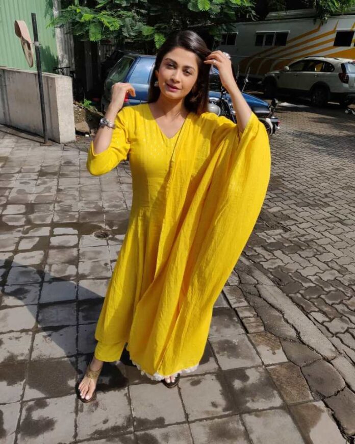 Ruchi Savarn Husband, Height, Age, Boyfriend, Net Worth, WIki, Family ...