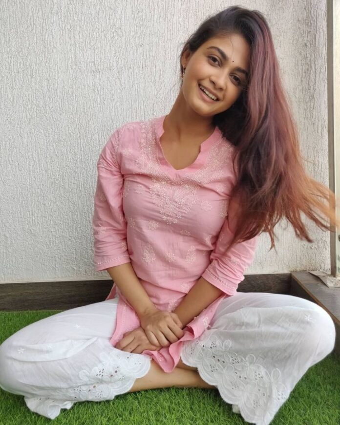 Ruchi Savarn Husband, Height, Age, Boyfriend, Net Worth, WIki, Family ...