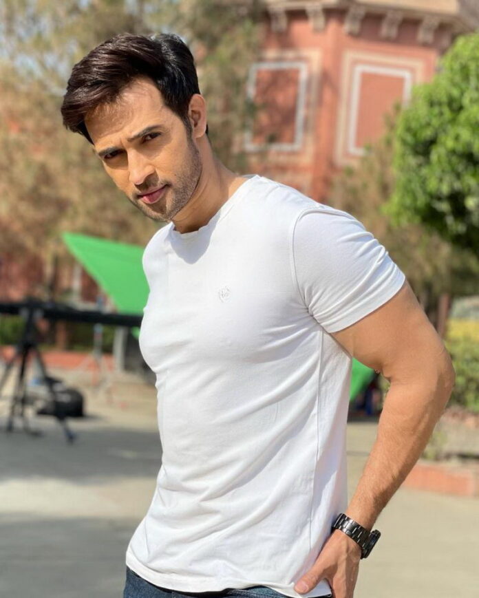 Karan Sharma Age, Wife, Birthday, Girlfriend, Family, Photos, Net Worth ...